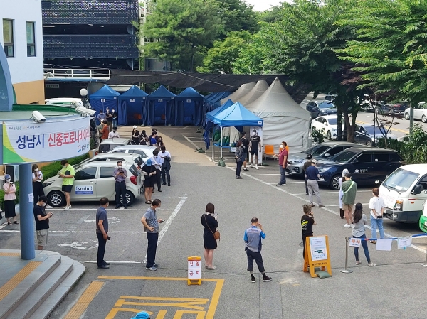 성남시 선별진료소에 냉방장치 부스 설치